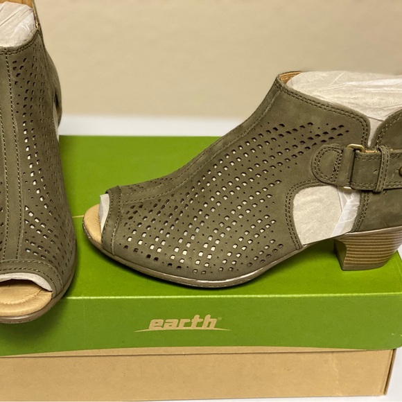 Earth | Shoes | Earth Green Sandals With Perforated Design | Poshmark